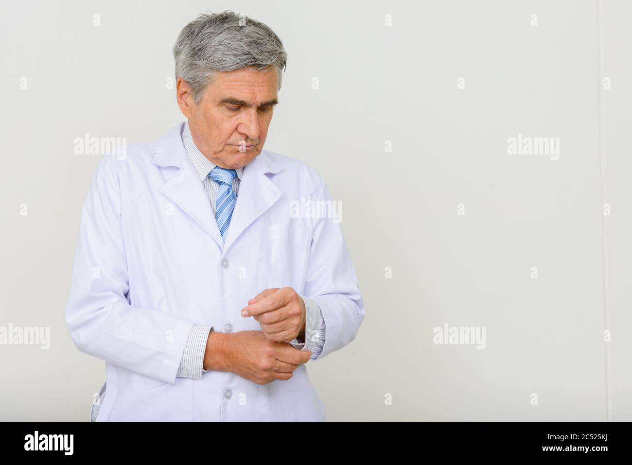 Fixing sleeve hi-res stock photography and images - Alamy