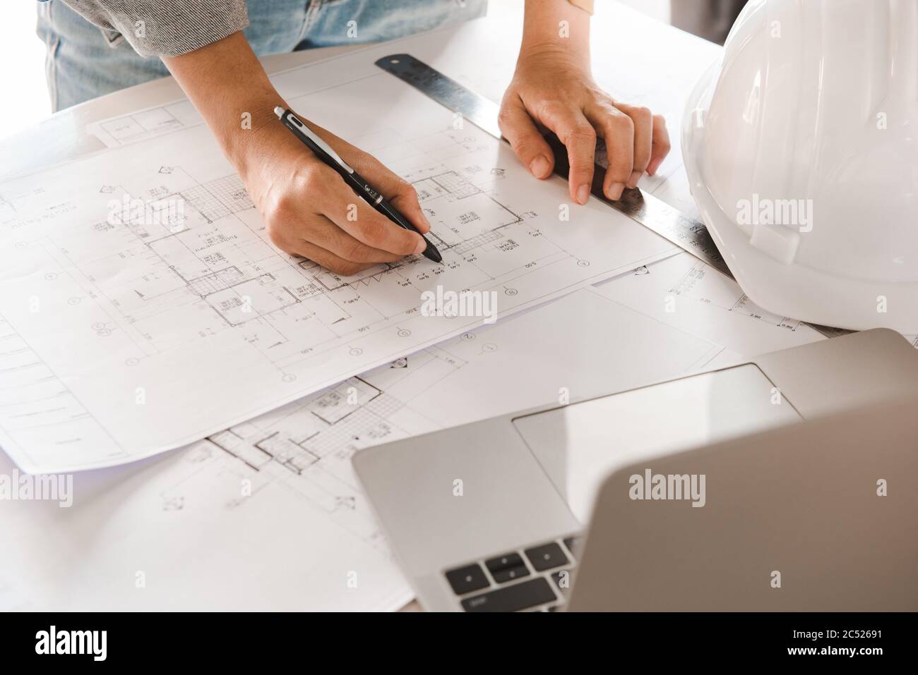 Digital architecture drawings hi-res stock photography and images - Alamy
