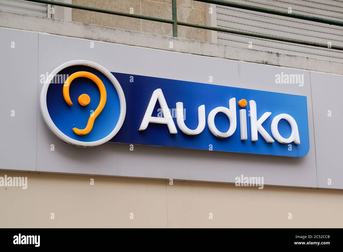 Audika logo hi-res stock photography and images - Alamy