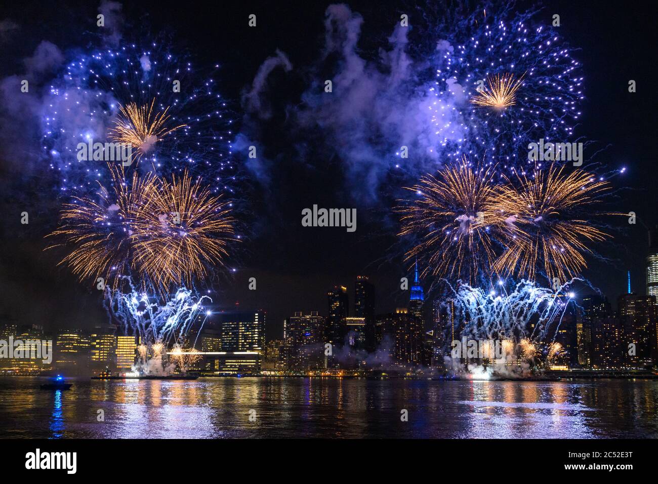 Empire state building fireworks hi-res stock photography and images - Alamy