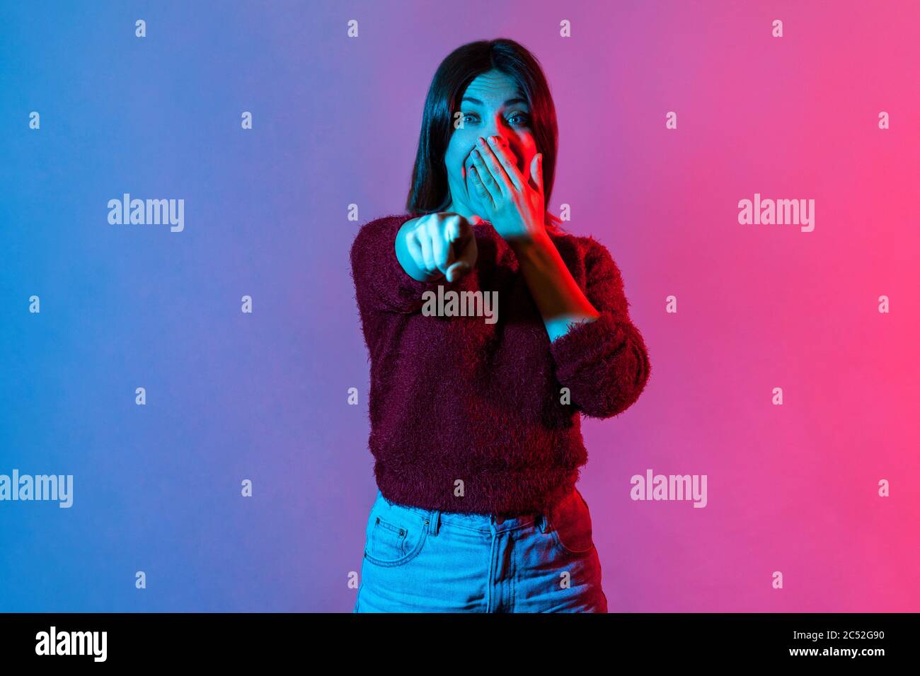 Looking startled hi-res stock photography and images - Alamy