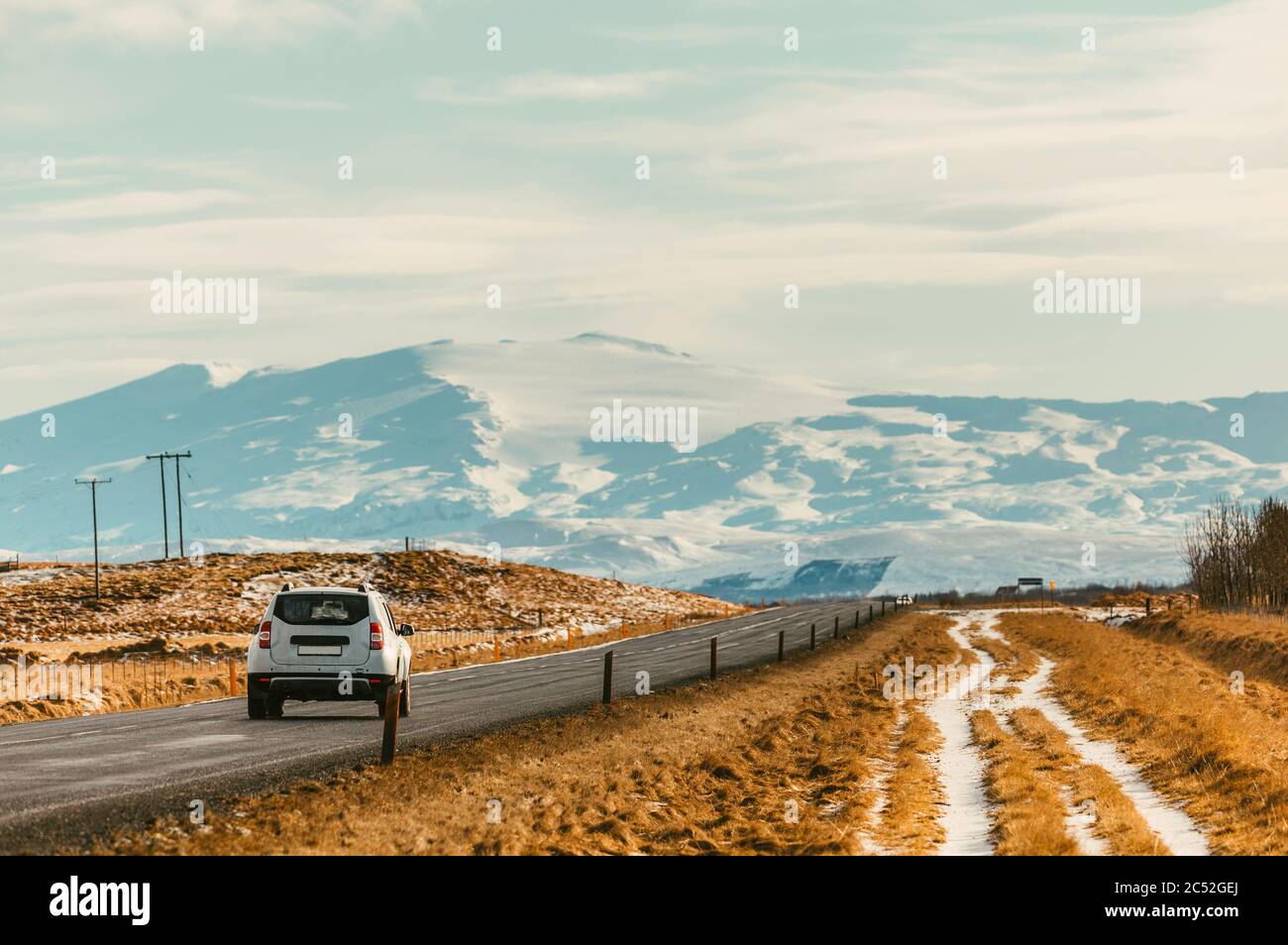 Car driving towards you hi-res stock photography and images - Alamy