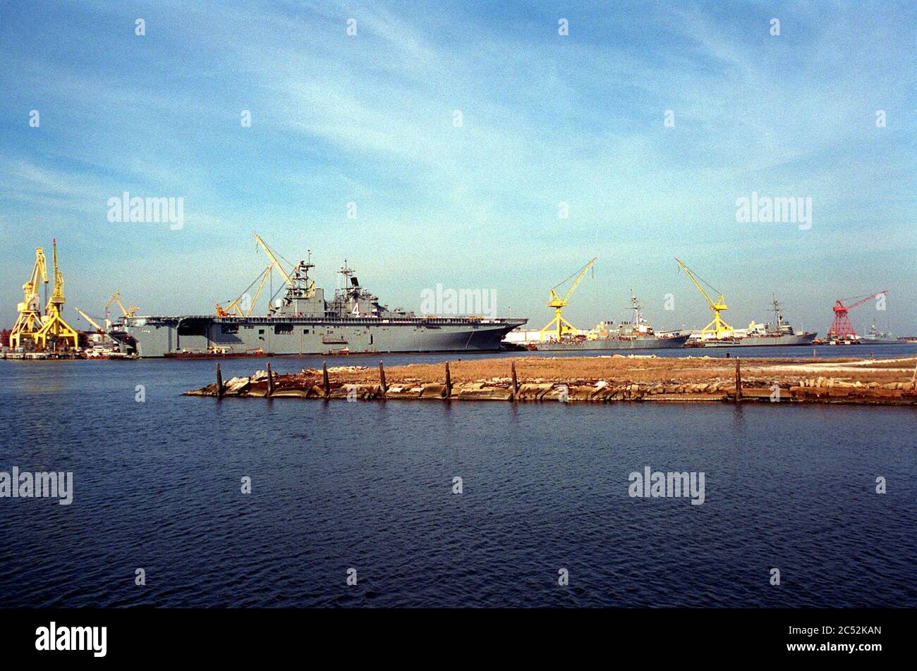 Ingalls shipbuilding hi-res stock photography and images - Alamy