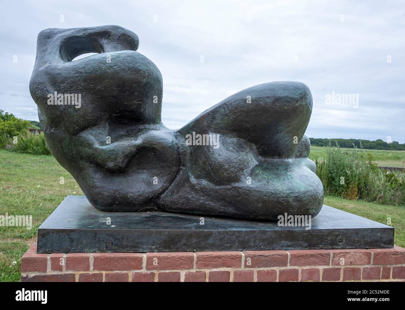 Henry Moore sculpture 1968 'Reclining Figure : Bunched' at Snape ...