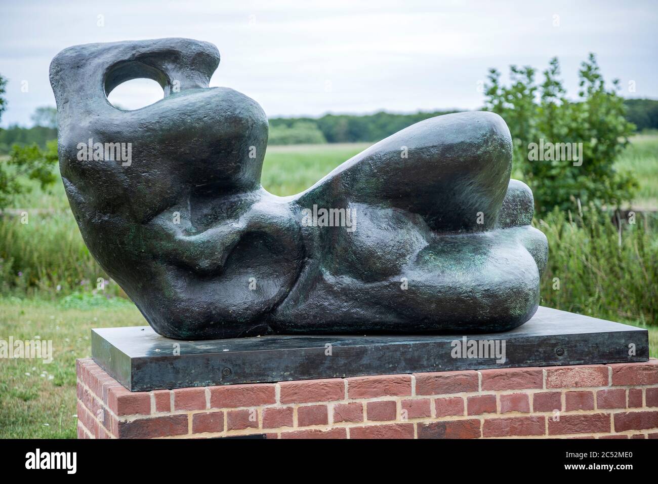 Henry Moore sculpture 1968 'Reclining Figure : Bunched' at Snape ...