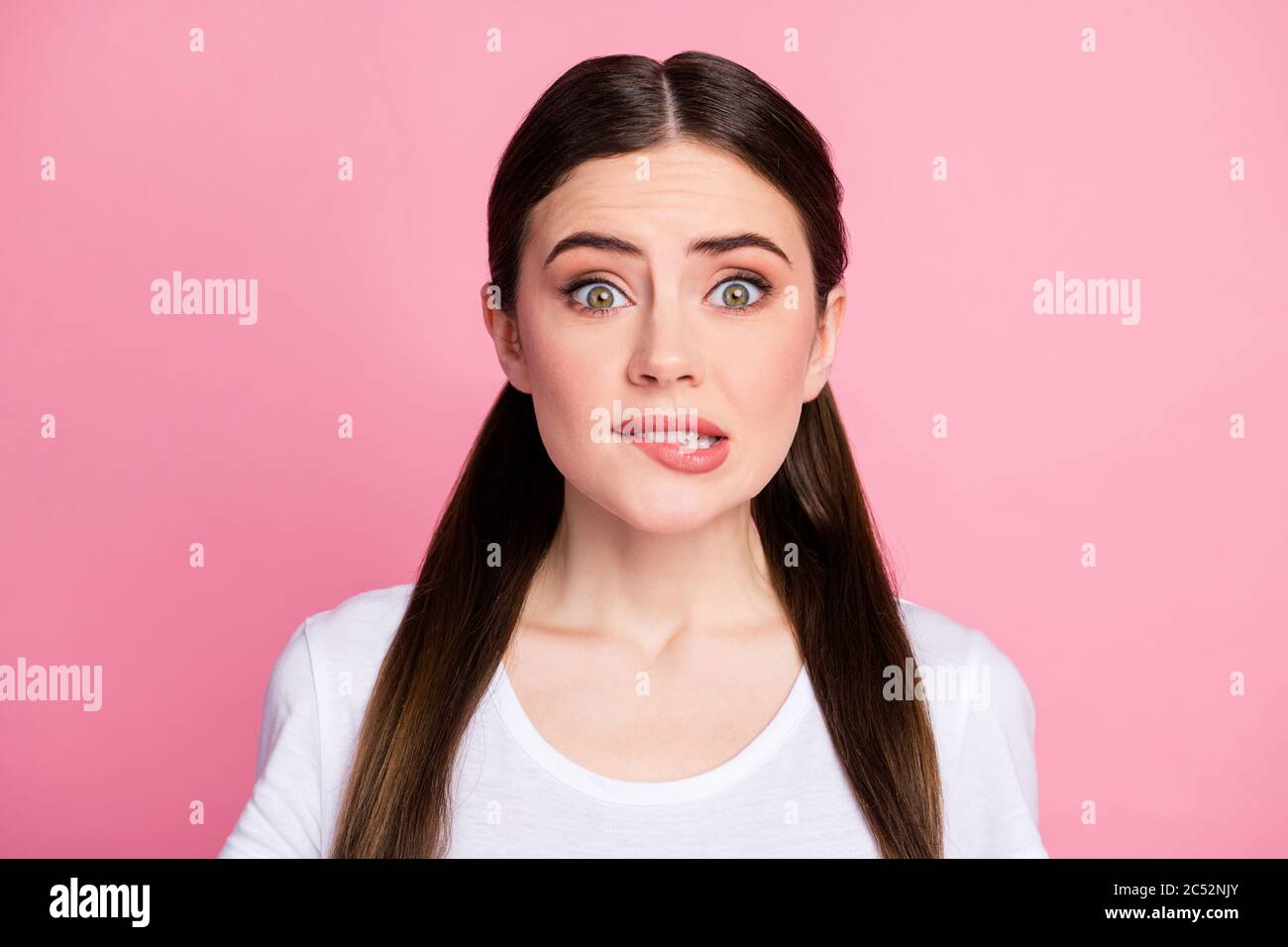 Close-up portrait of her she nice-looking attractive lovely cute ...