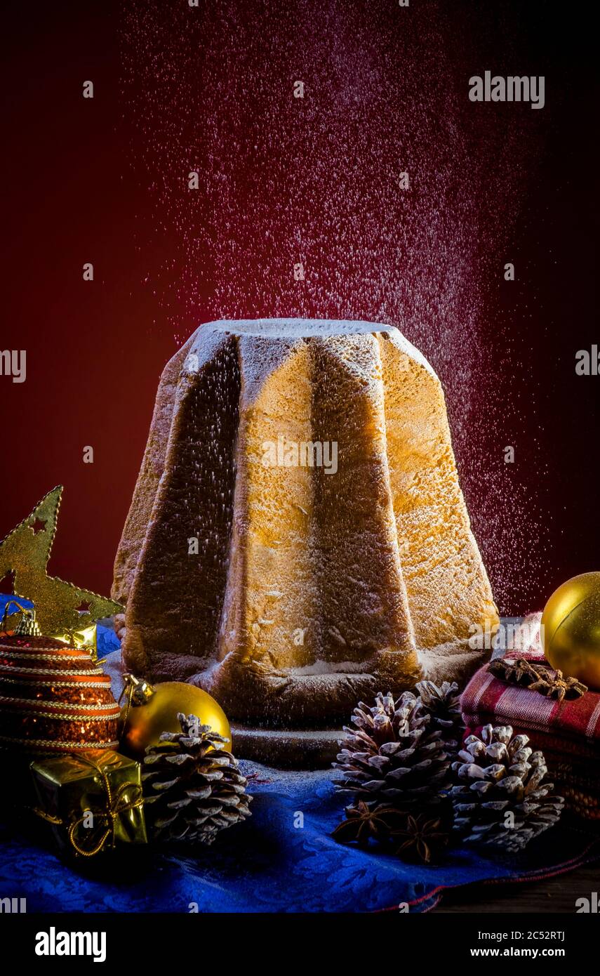 Pandoro italy hi-res stock photography and images - Alamy