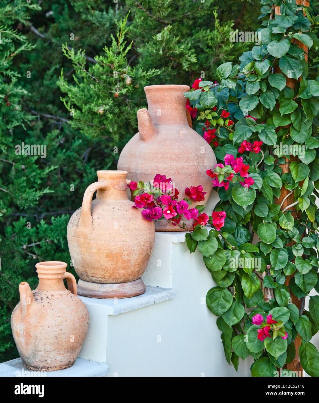Terracotta pots jugs hi-res stock photography and images - Alamy