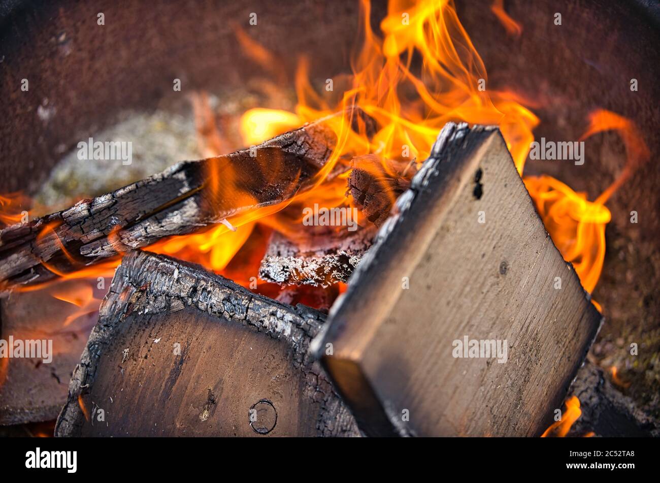 Hot flames around a campfire Stock Photo - Alamy