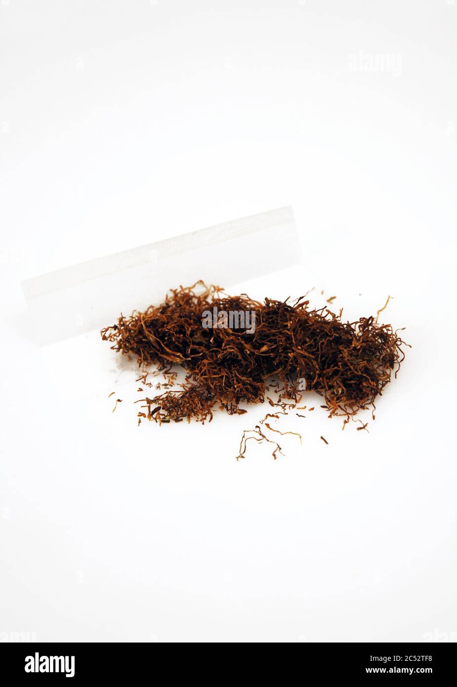 Thin cigarette paper and rolling tobacco Stock Photo - Alamy