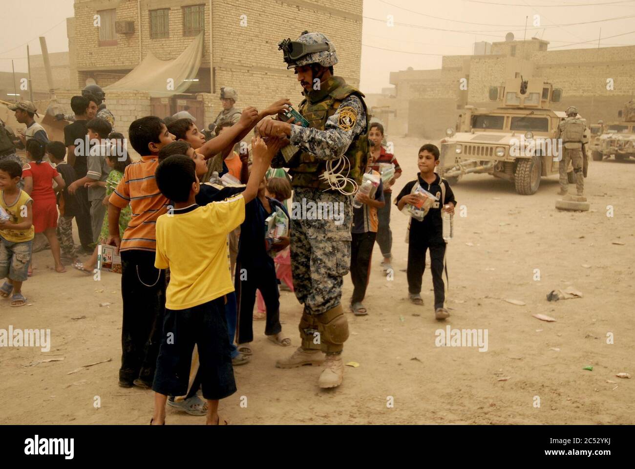 Iraqi National Police Distribute Food and Water Stock Photo - Alamy