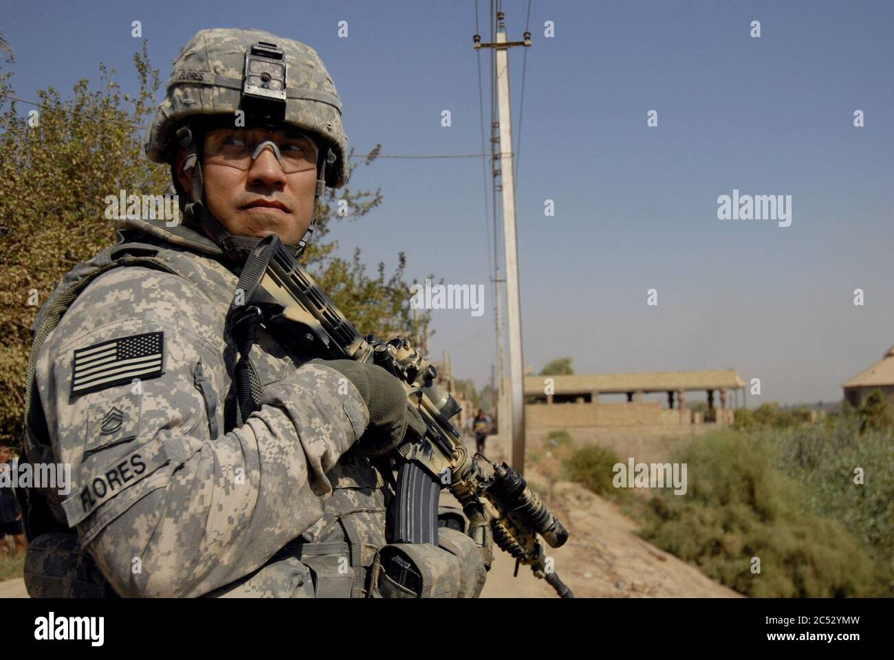 Iraqi Red Crescent Society Distributes Supplies Stock Photo - Alamy