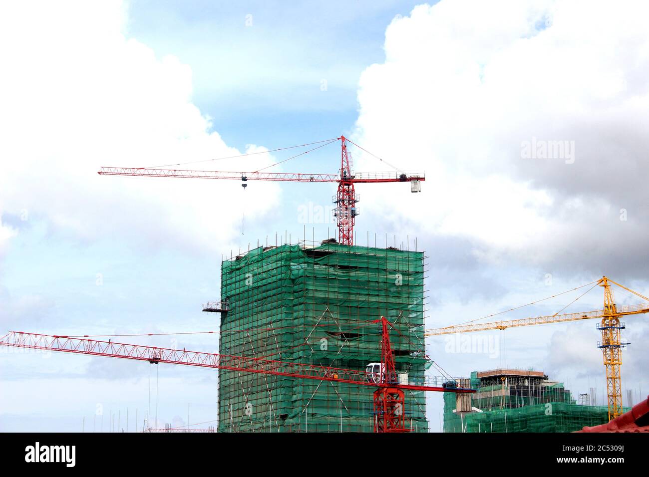 Red Crane Building Construction Stock Photo - Alamy