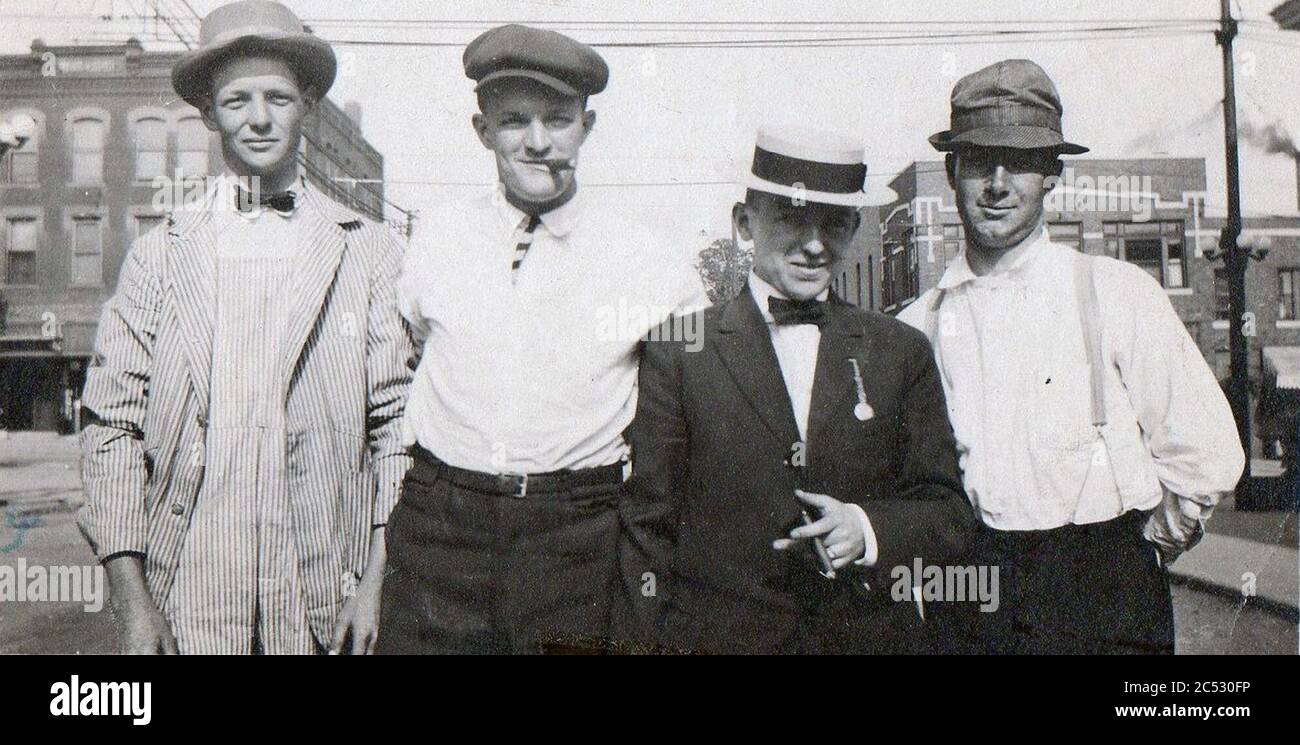 Irish immigrants 1909 Stock Photo - Alamy