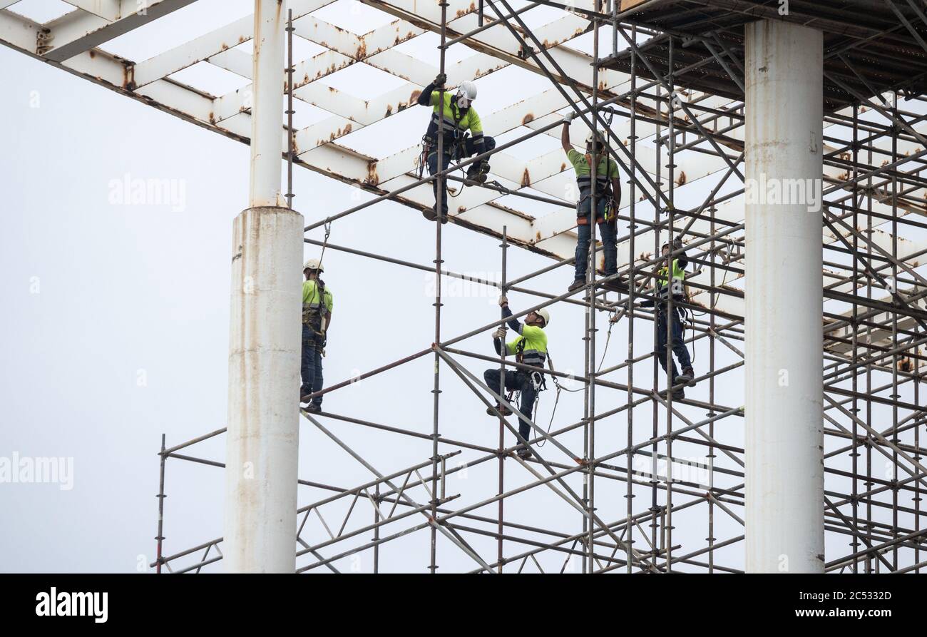 Erecting scaffolding hi-res stock photography and images - Alamy