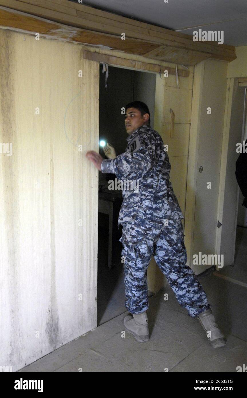 Improvised explosive device hi-res stock photography and images - Alamy