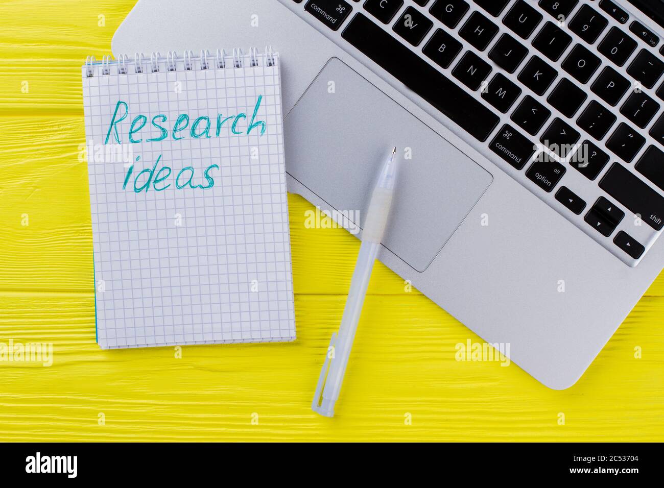 Notepad with research ideas and pen Stock Photo - Alamy