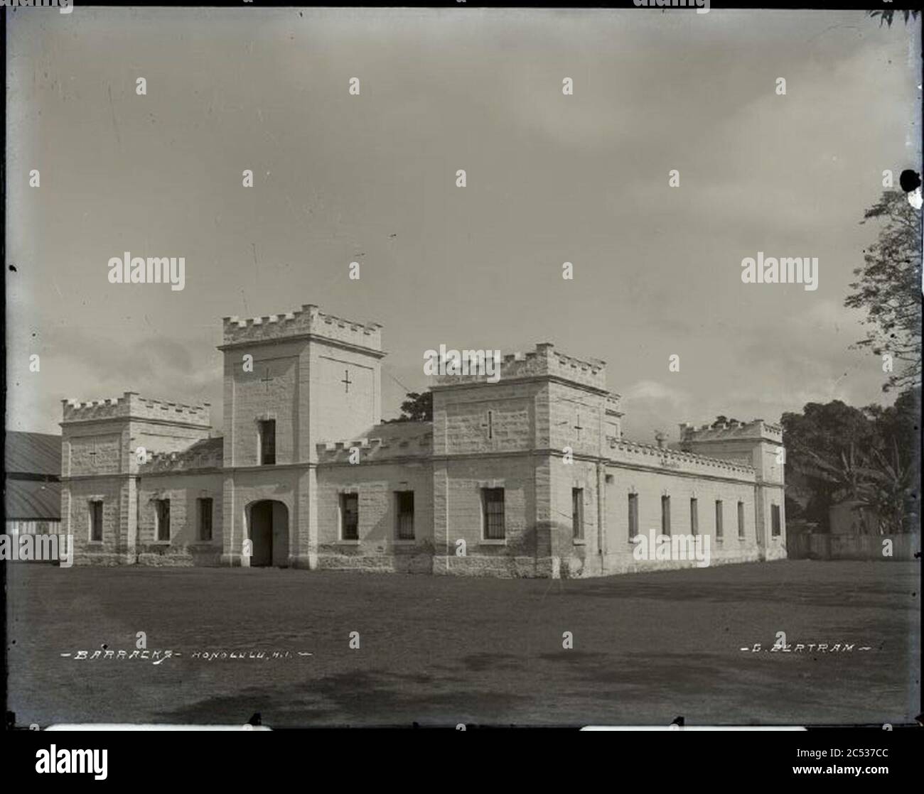 Iolani barracks hi-res stock photography and images - Alamy