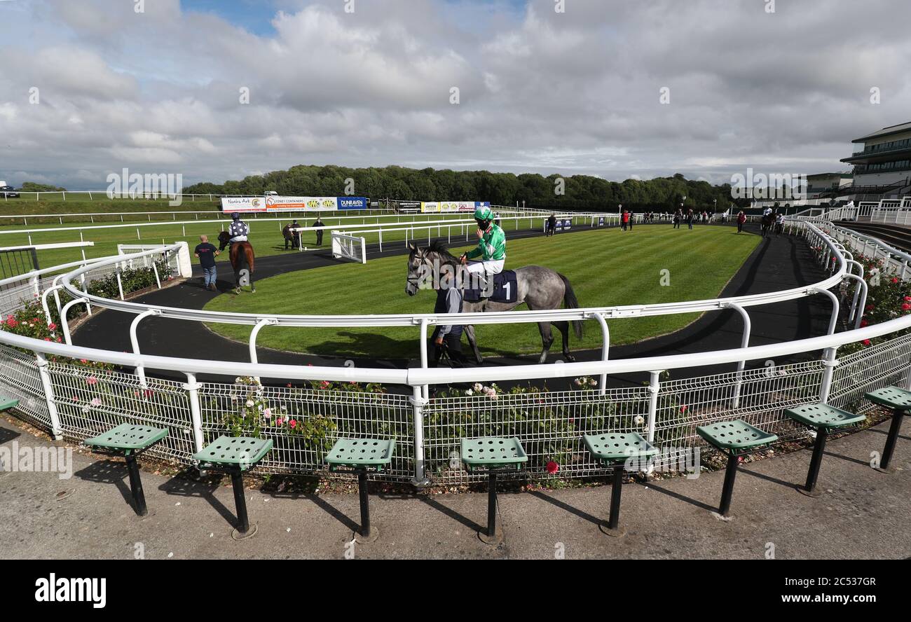 Lorna Cole in the parade ring before the Nigel And Peter Plastering And ...