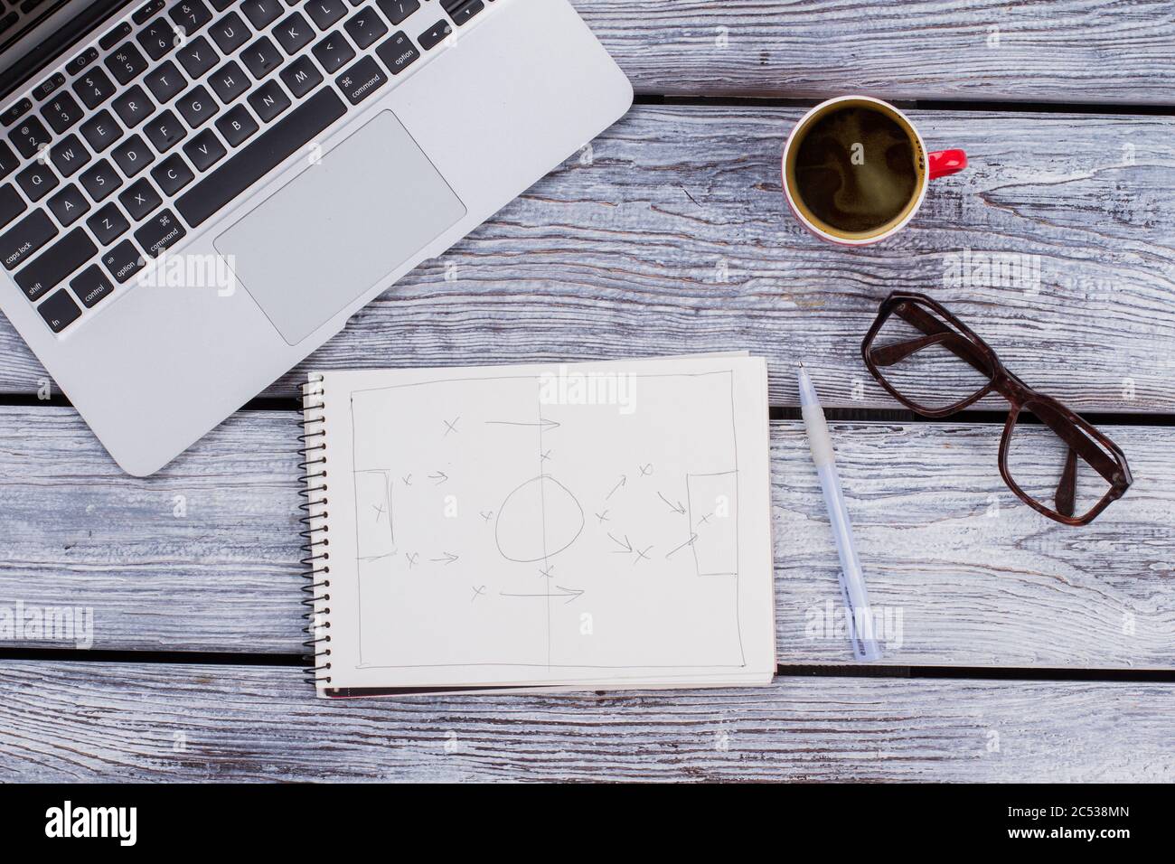 Notepad pen keyboard cup hi-res stock photography and images - Alamy