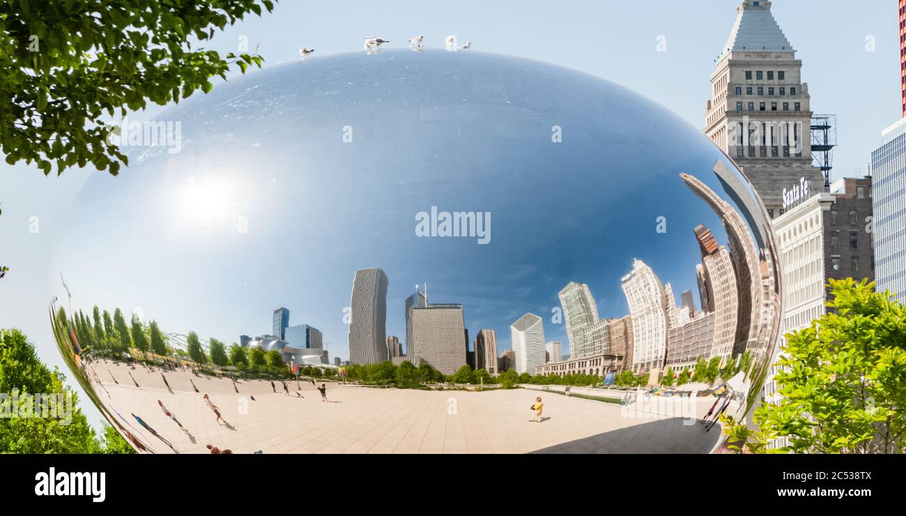 Chiago Skyline reflected in Cloud Gate including AON building and ...