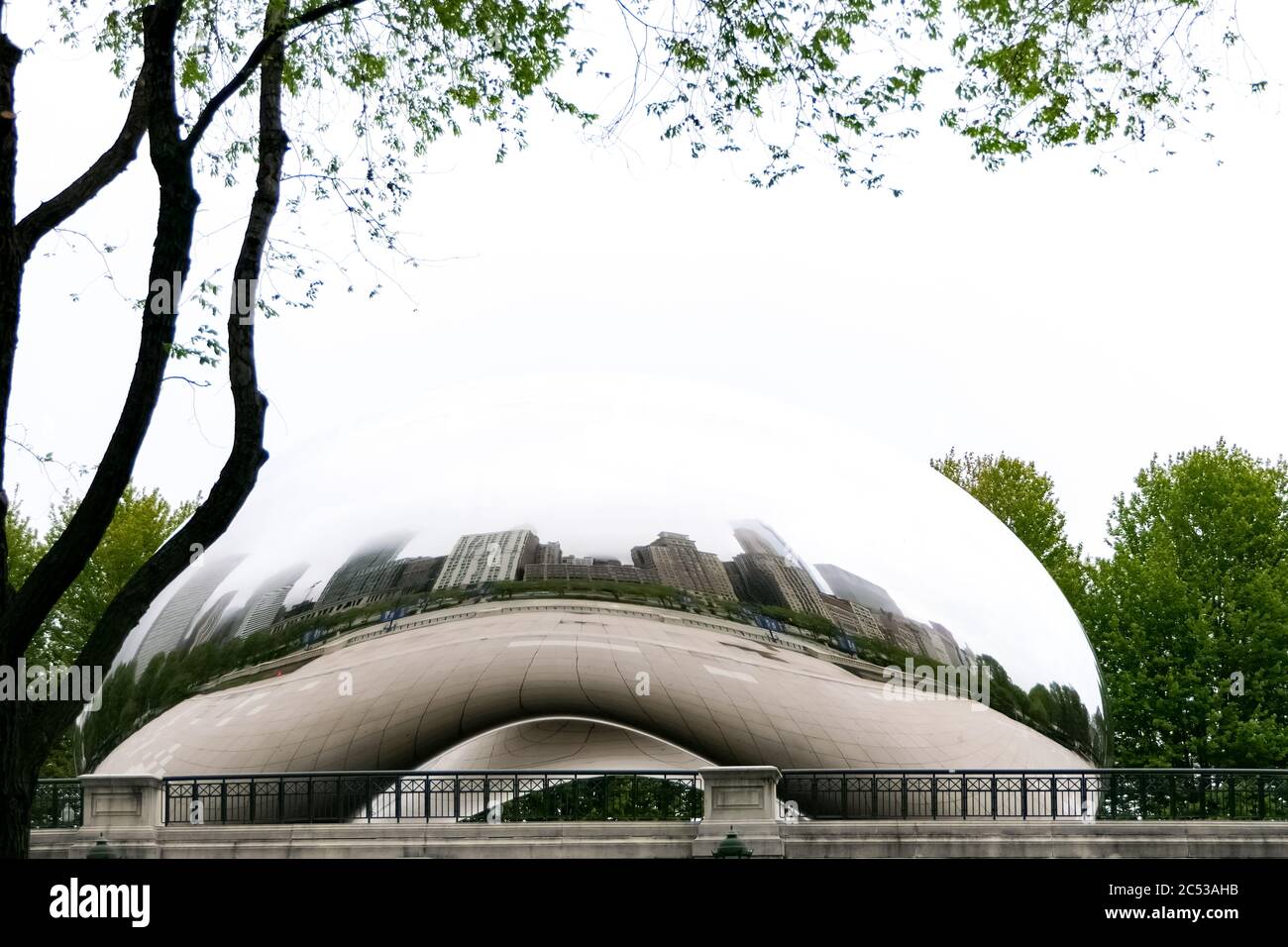 Chiago Skyline reflected in Cloud Gate a.k.a. The Bean Stock Photo - Alamy