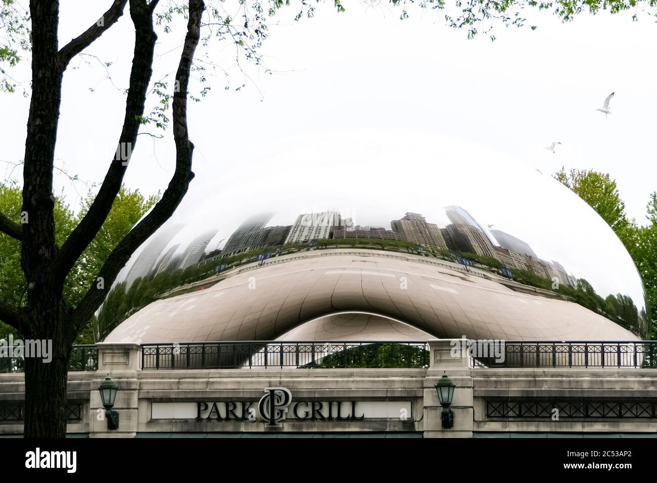 Chiago Skyline reflected in Cloud Gate a.k.a. The Bean Stock Photo - Alamy