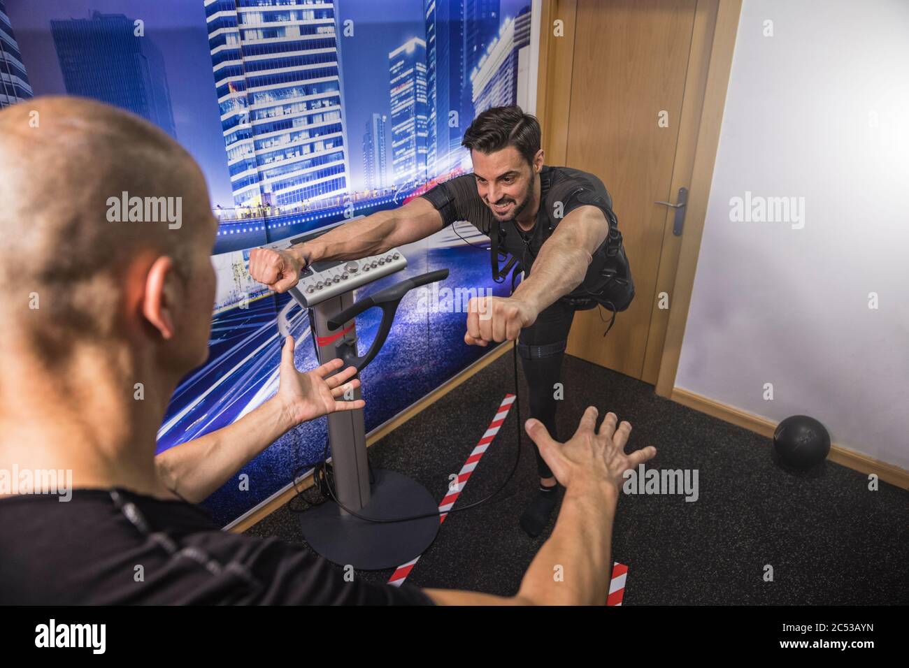 Man with personal trainer hi-res stock photography and images - Alamy