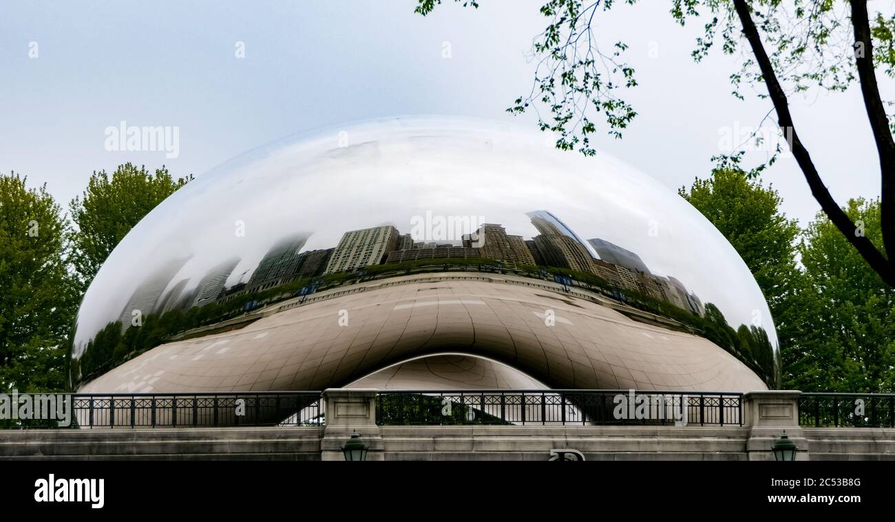 Chiago Skyline reflected in Cloud Gate a.k.a. The Bean Stock Photo - Alamy