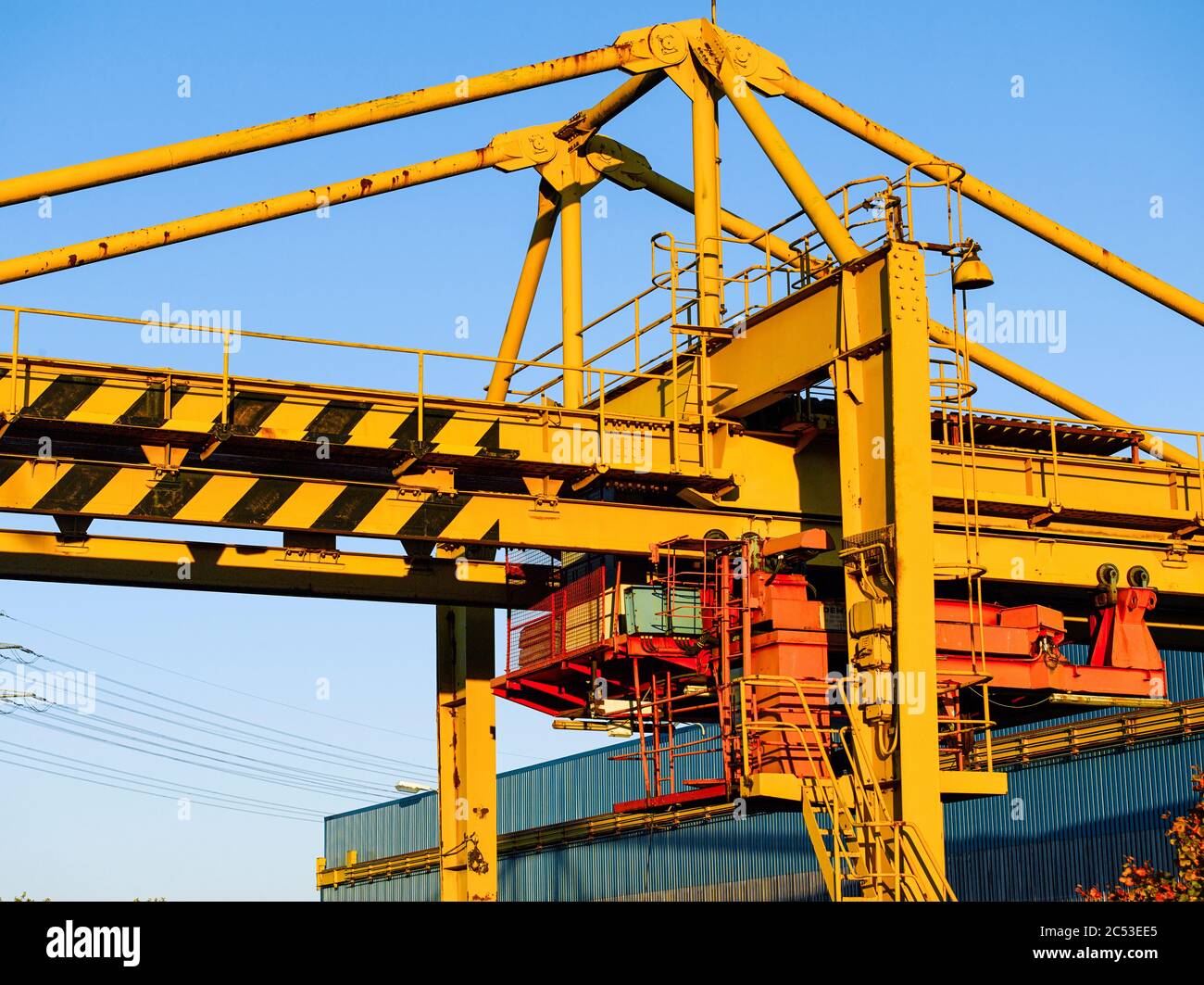 Engine gantry crane hi-res stock photography and images - Alamy