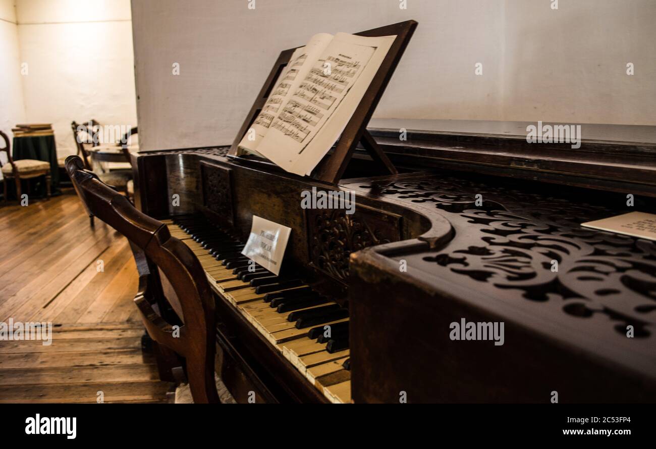 Musical notes building hi-res stock photography and images - Alamy