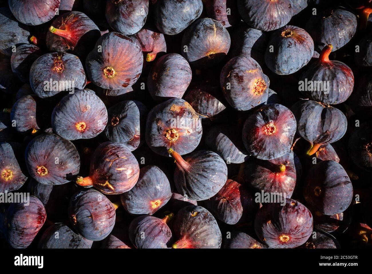 Purple figs hi-res stock photography and images - Alamy