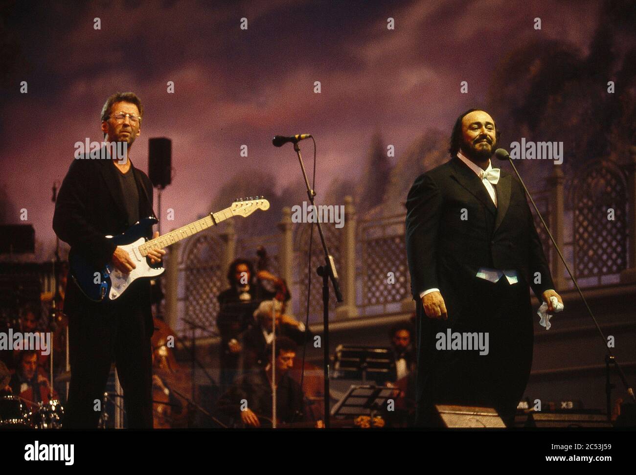 Pavarotti & Friends concert in Modena,Italy 1996: Luciano Pavarotti ...
