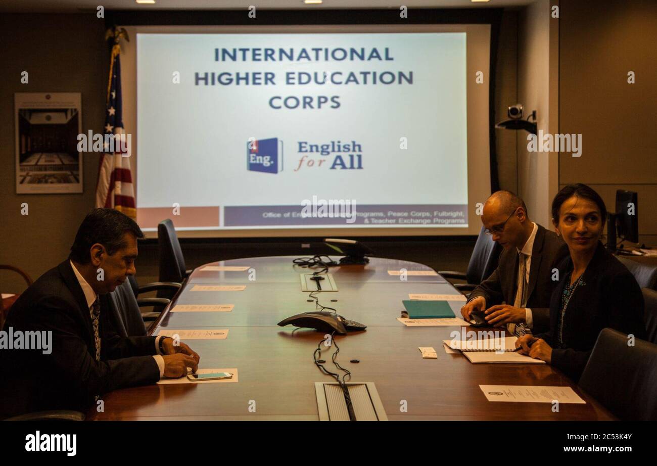 International higher education corps hi-res stock photography and ...