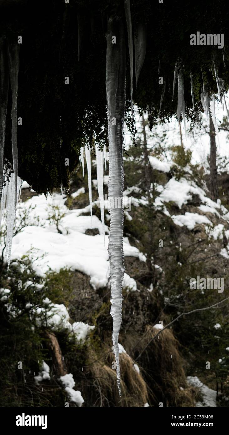 Large dangerous icicles close hi-res stock photography and images - Alamy