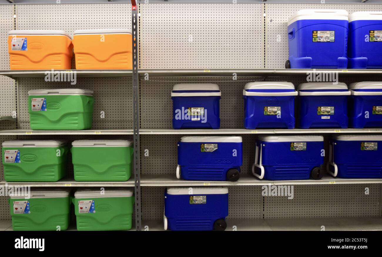 Empty ice chest hi-res stock photography and images - Alamy