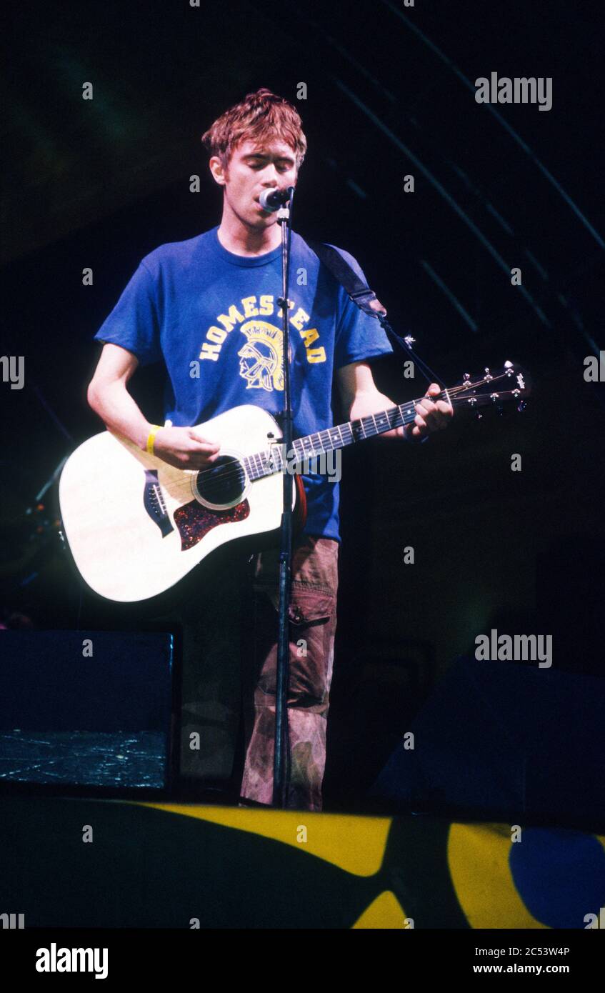 Blur band 1990s hi-res stock photography and images - Alamy