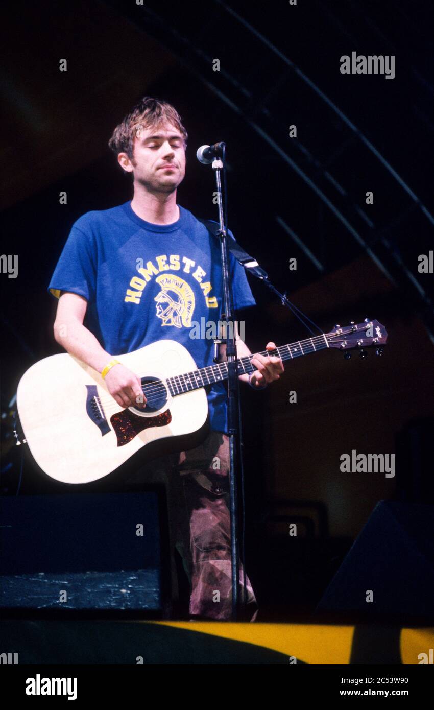 Blur performing at the Glastonbury Festival 1998, Worthy Farm Somerset ...