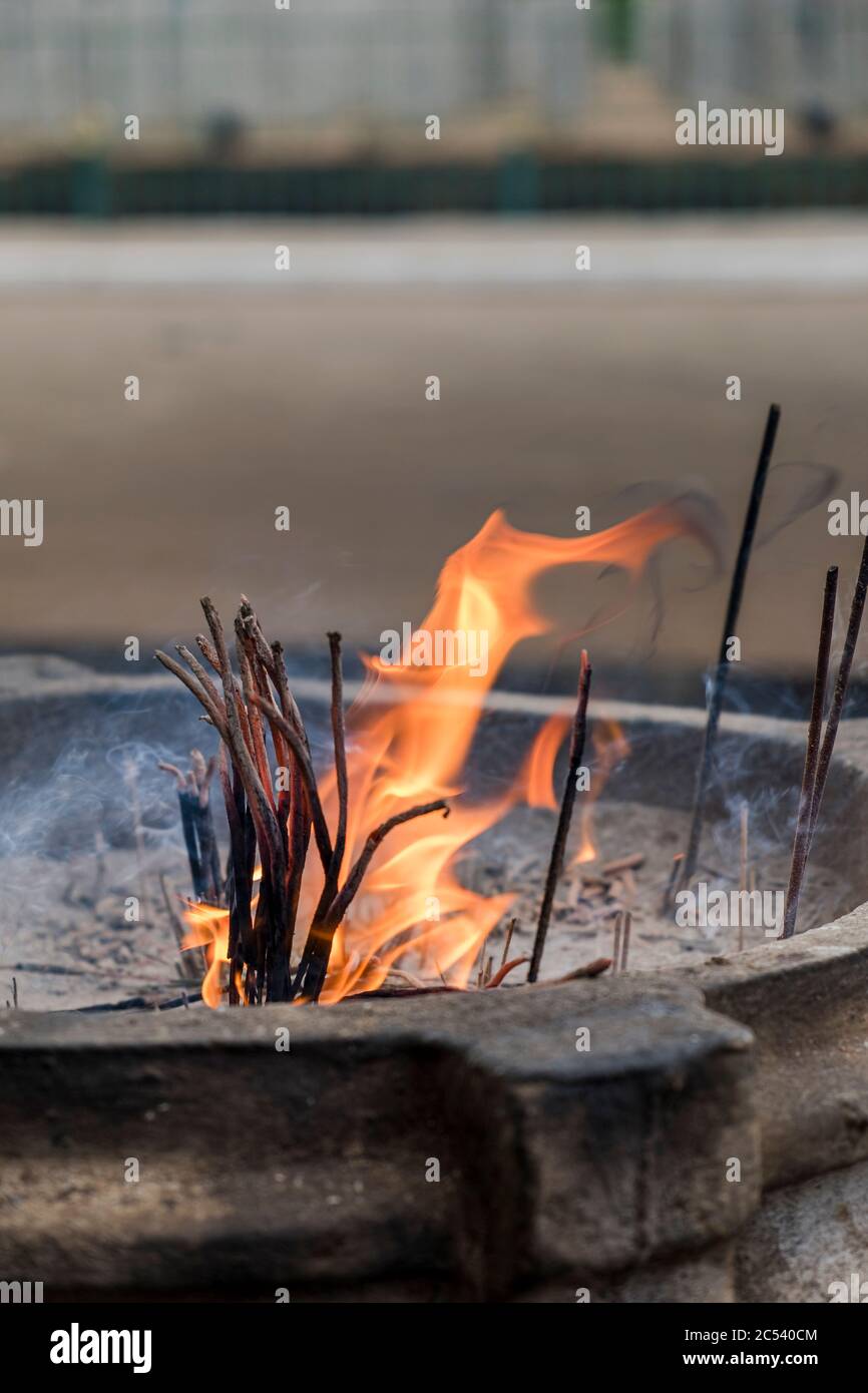 Buddhism, lighting ritual incense sticks in Sri Lanka Stock Photo - Alamy