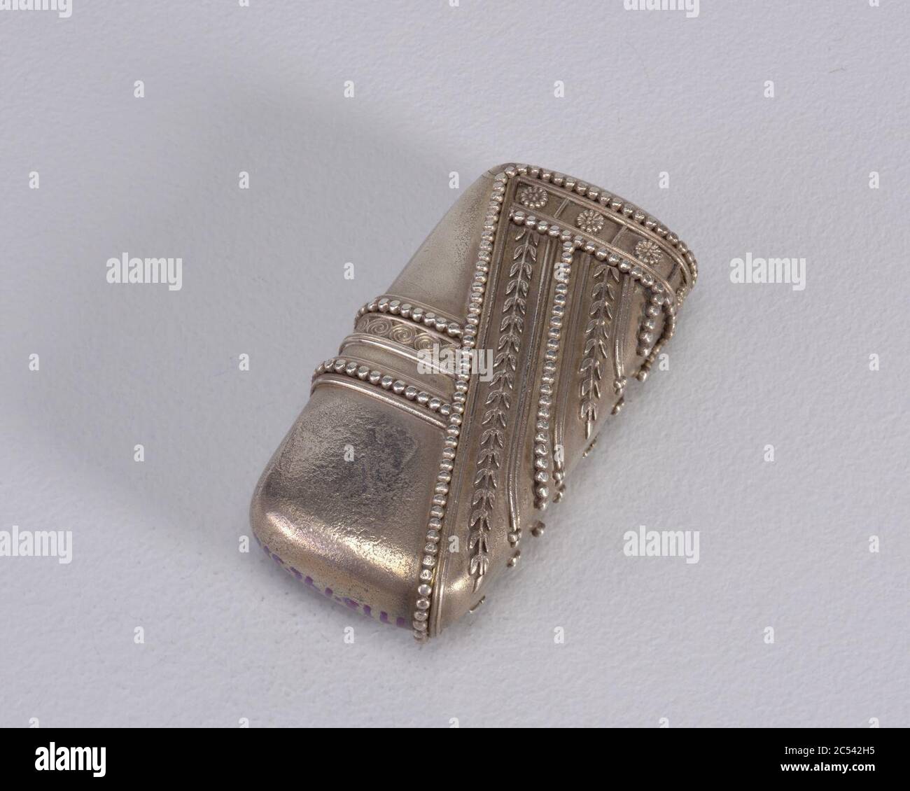 Diagonal opening hi-res stock photography and images - Alamy