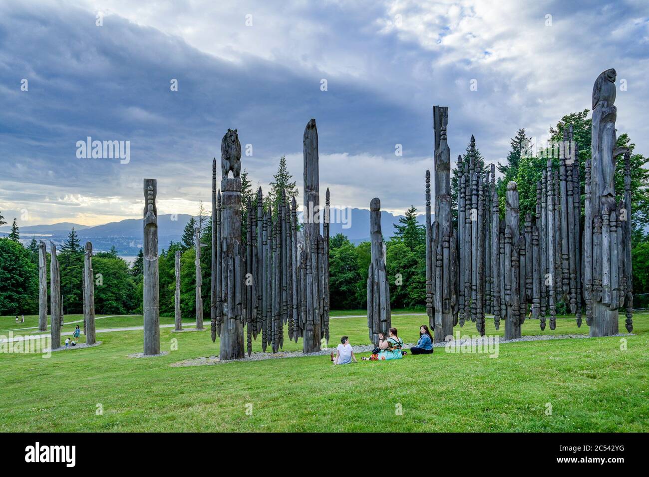 Carved totems hi-res stock photography and images - Alamy