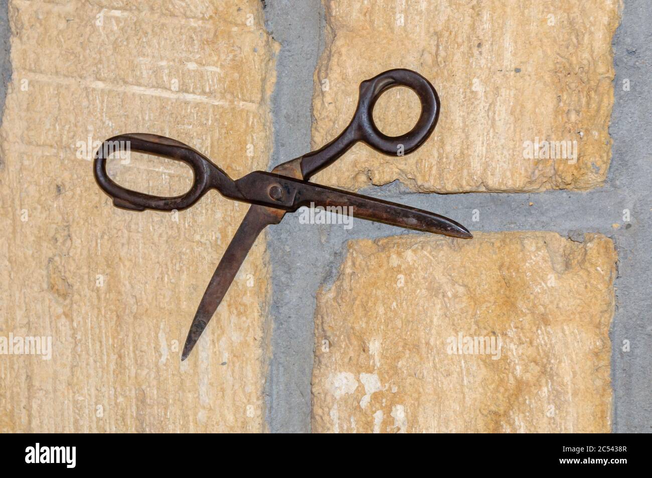 Old scissors hi-res stock photography and images - Alamy