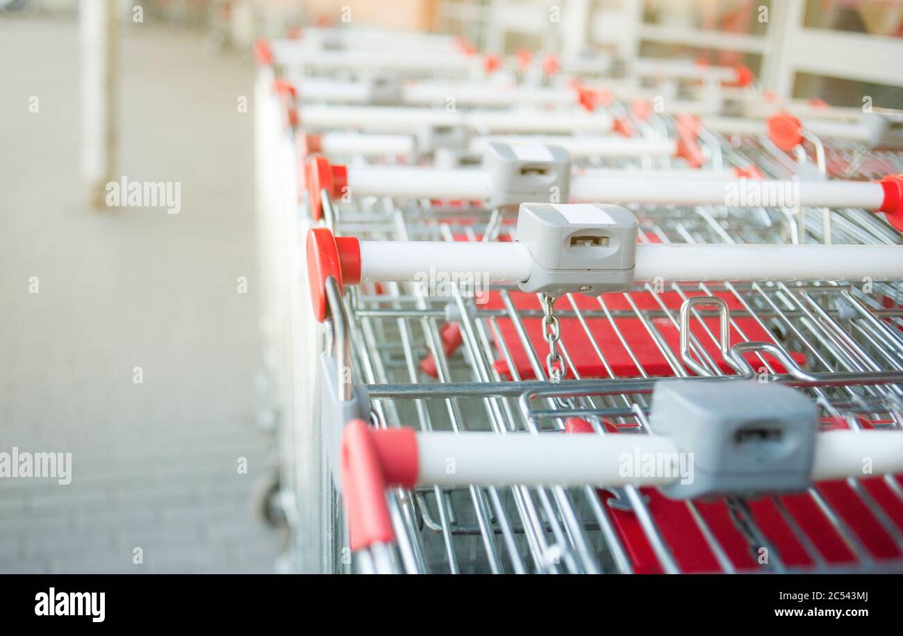 Empty carts in row hi-res stock photography and images - Alamy