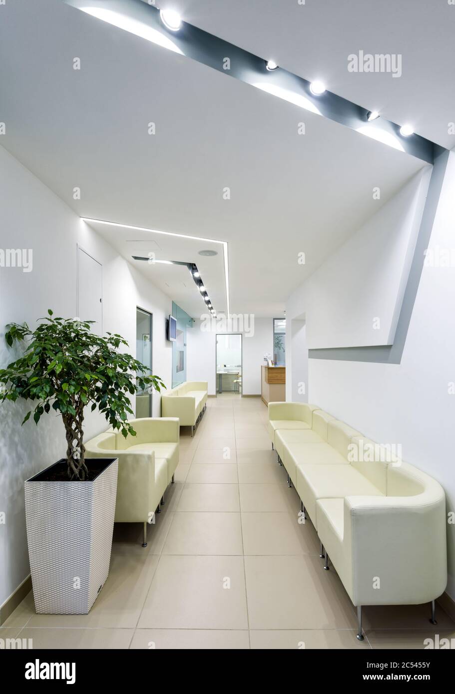 Modern hospital lobby hi-res stock photography and images - Alamy