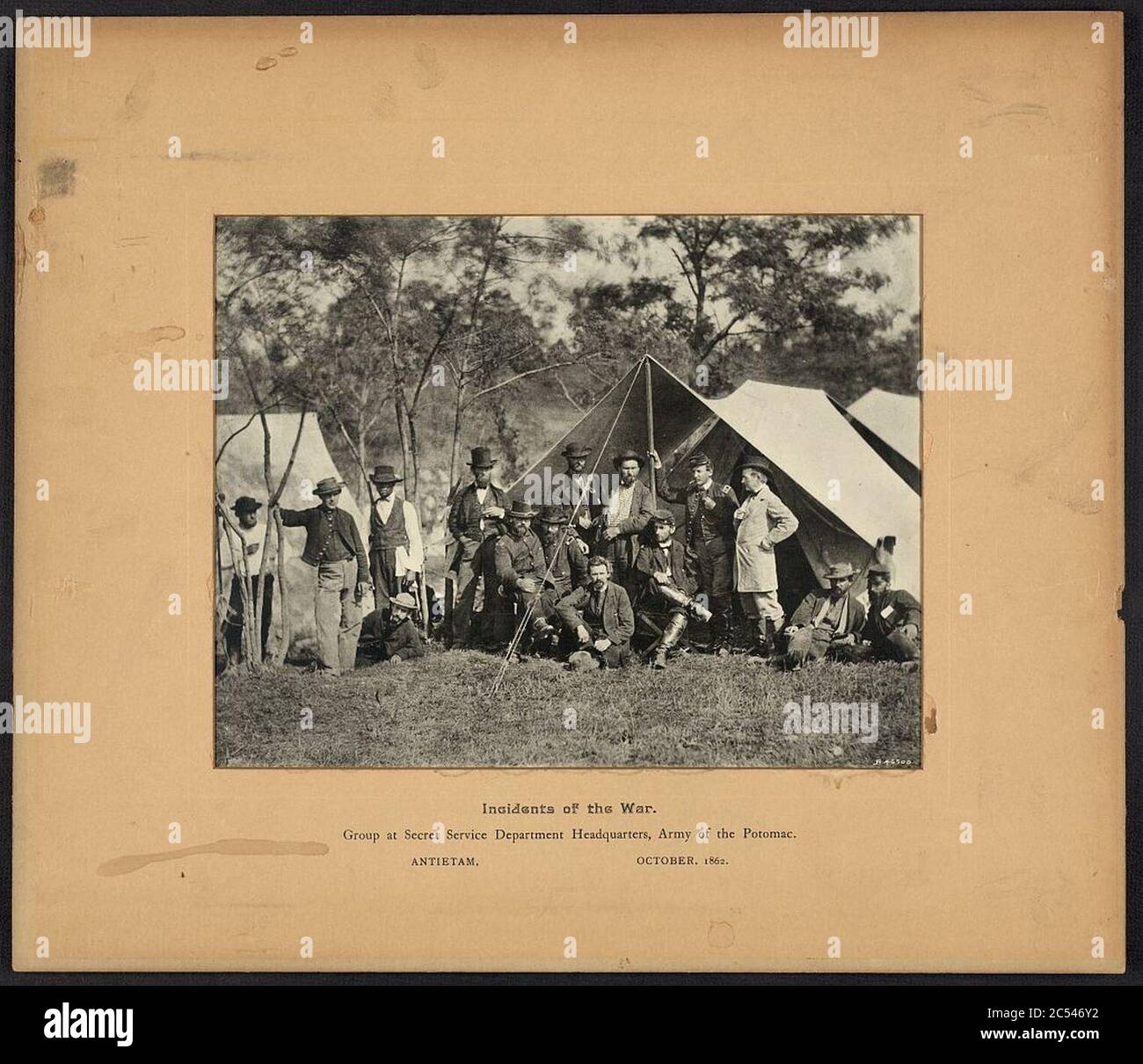 Incidents of the war, group at Secret Service Department Headquarters ...