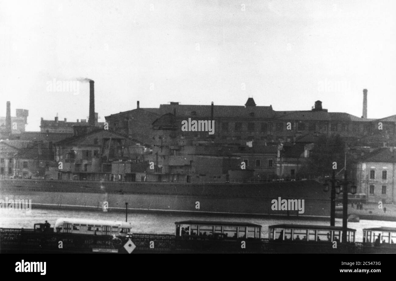 Incomplete Soviet cruiser Tallinn at Leningrad c1949 Stock Photo - Alamy