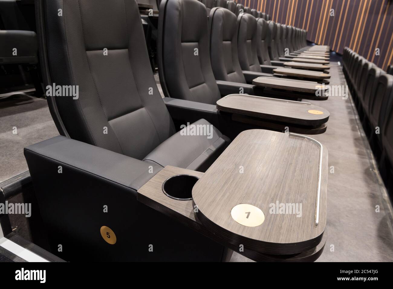 Cinema, seats, audience hi-res stock photography and images - Alamy