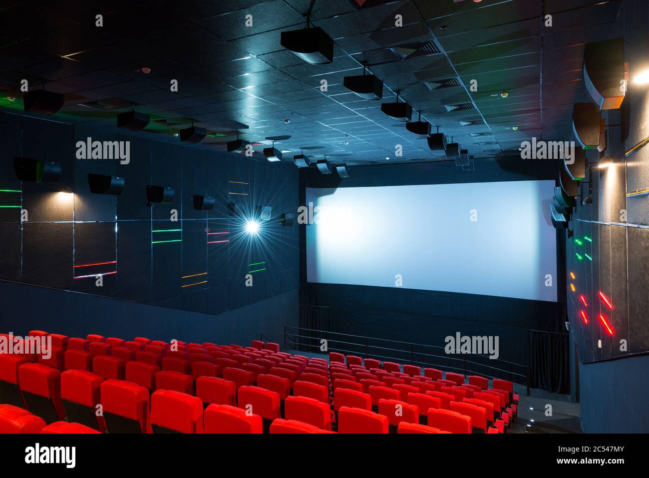 Cinema seat modern screen hi-res stock photography and images - Alamy