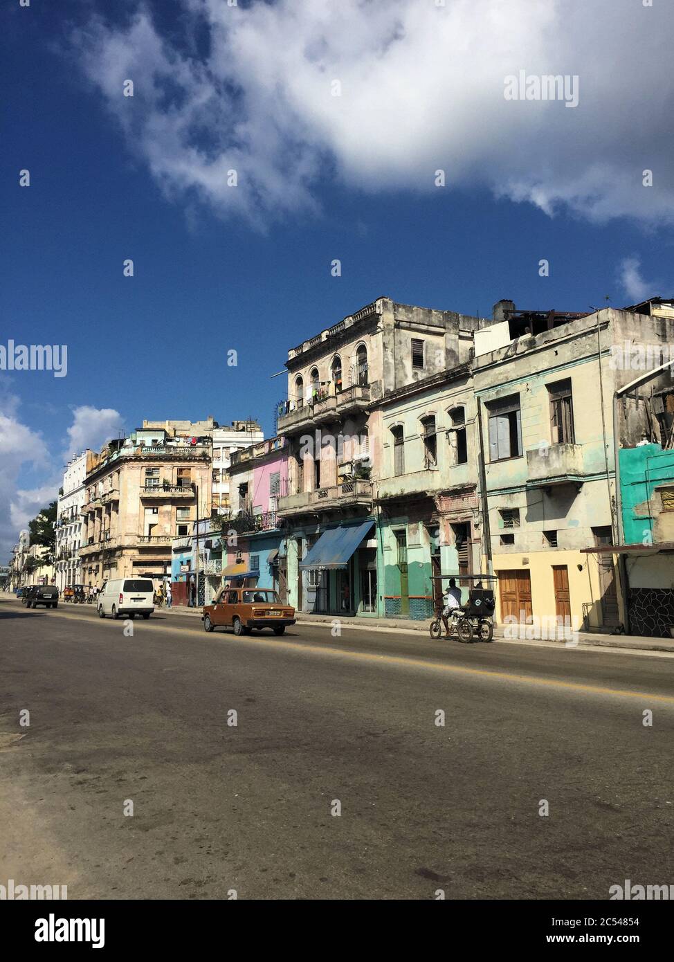 Havana vibes hi-res stock photography and images - Alamy
