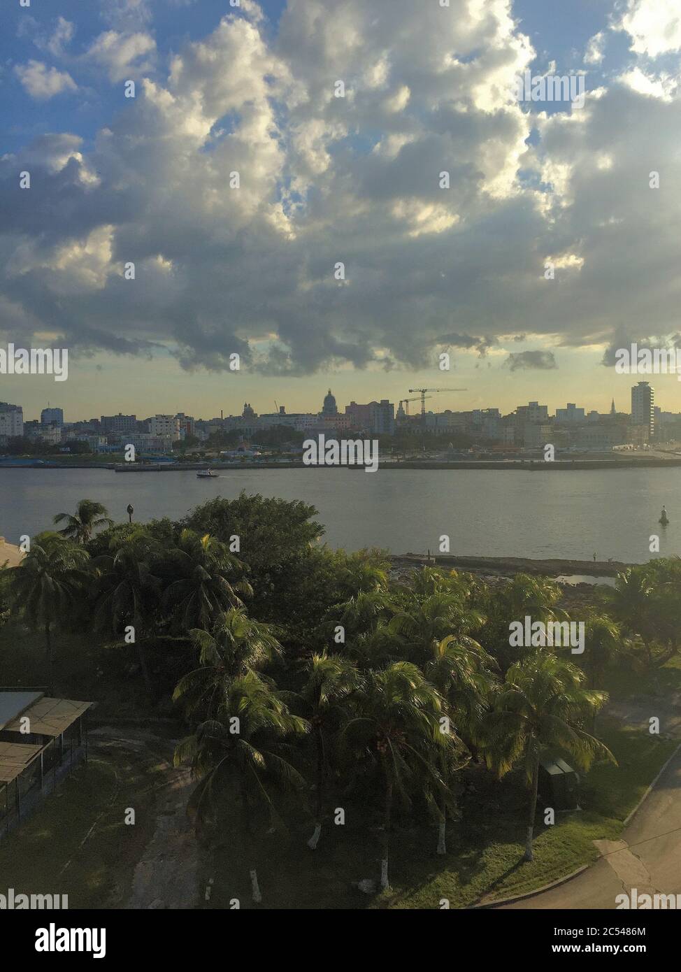 Harbor of havana hi-res stock photography and images - Alamy